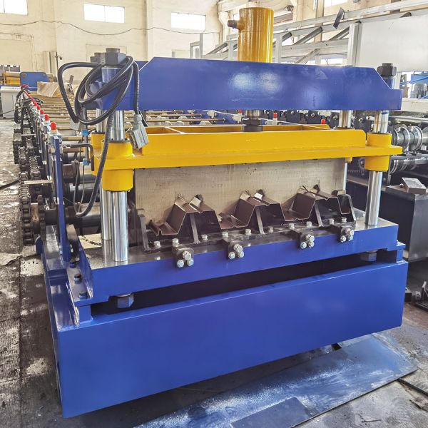 Quality Galvanized Steel Metal Deck Roll Forming Machine 15kw 380V for sale