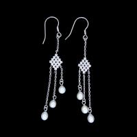 China Simple 925 Silver Pearl Earrings / Diamond Shape Pearl Chandelier Earrings factory
