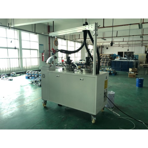 Quality glue dispenser Robot epoxy glue dispenser resin molding machine for sale