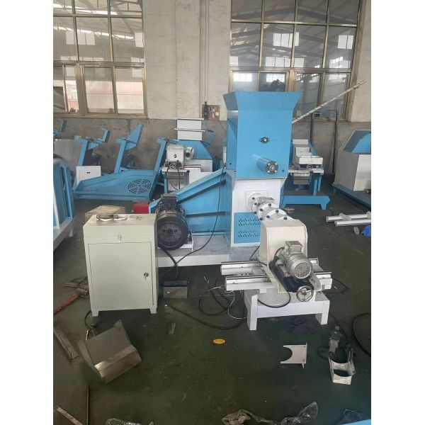 Quality High Efficiency Fish Feed Pellet Machine For Animal 300 Kg for sale