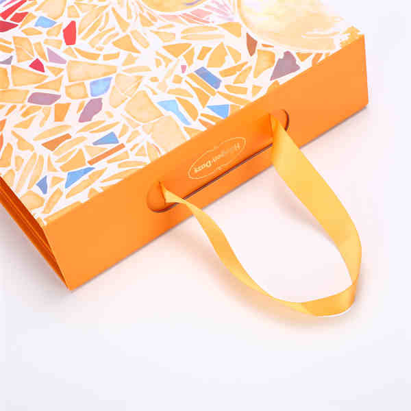 Quality Luxprinters Luxury Packaging Box , Folding Magnetic Gift Box With Handle for sale