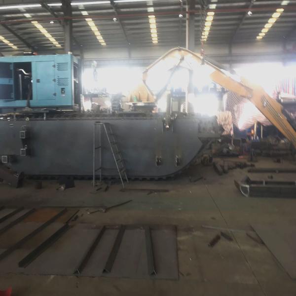 Quality Multipurpose Amphibious Cutter Suction Dredger with Submersible Pump Customized for sale