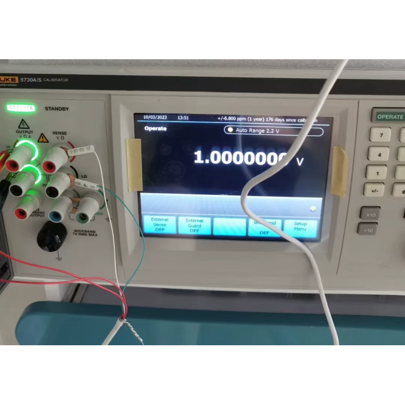 Quality 1100 V / 2.2 A Ultra High Accuracy Multi Function Calibrator Fluke 5730A for sale