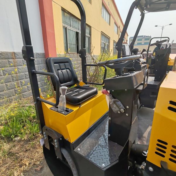 Quality 1 Ton Double Drum Vibratory Road Roller 69Hz Vibration Frequency and 40cm for sale
