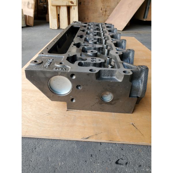 Quality 39936153/3936180 Cummins Engine Cylinder Head Model 6d114 Material Casting for sale