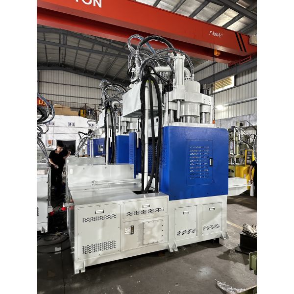 Quality Low Work Table 160 Ton Injection Moulding Machine Vertical JTTD-1600R for sale
