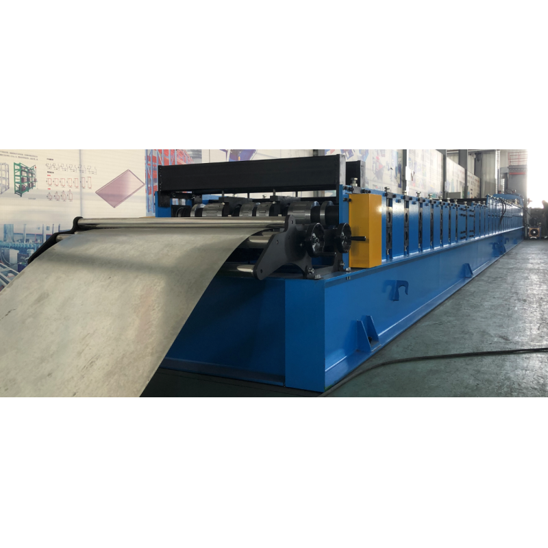 Metal decking rolling machine