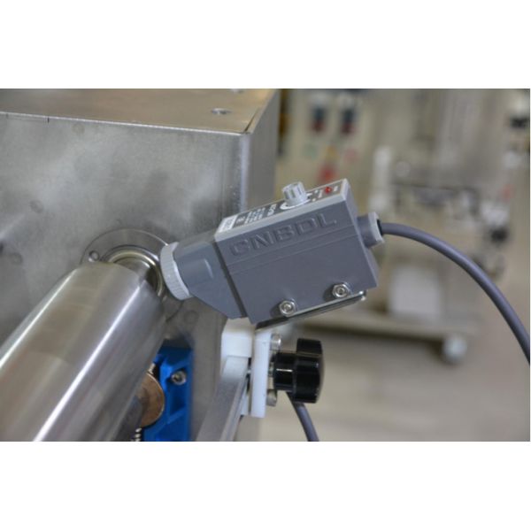 Quality KN95 Mask Horizontal Flow Pack Machine Disposable Tableware Pillow Pouch Machine for sale