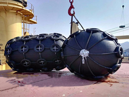 Quality Bulk Carrier Barge Yokohama Pneumatic Marine Fender Rubber Fenders For Boats for sale