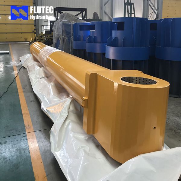 Quality Precision Control Customised Design Luffing Cylinder For Deck Crane for sale
