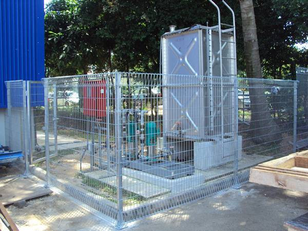 Quality 3D Triangle Bend Metal 10ft Wide Tower Fencing Rust Resistant For Security for sale