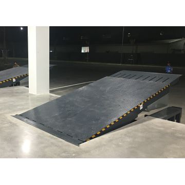 Quality Retractable Hydraulic Dock Ramp,Telescopic Lip Dock Leveler With Heavy-duty Load for sale