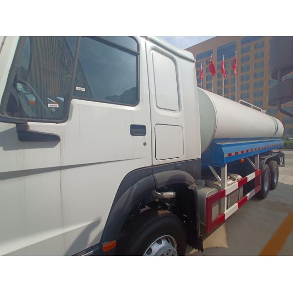 Quality SINOTRUK HOWO 6x4 LHD Water Tank Trucks 371HP 18CBM for sale
