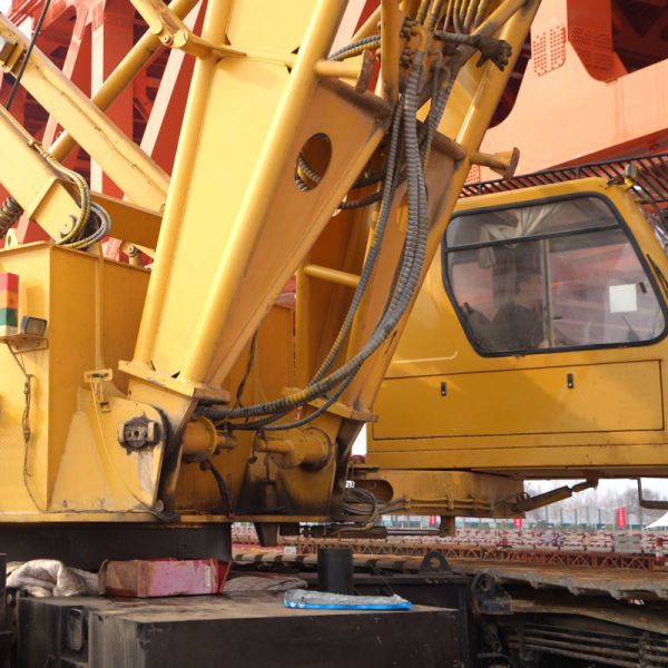 Quality Used Crawler Crane with 16-73m Main Boom Length 30% Maximum Gradeability and 175/220kw/RPm Rated Power for sale