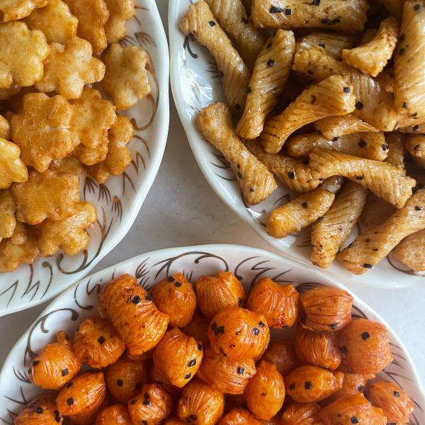 Quality Japanese imported snack salty delicious casual rice crackers for sale