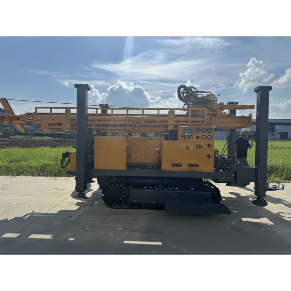 Quality Diesel Engine Pneumatic Drilling Rig Water Well Hydraulic Crawler Drilling Rig for sale