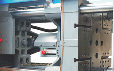 Quality Servo Type Plastic Injection Molding Machine MZ400MD With Better Molding for sale