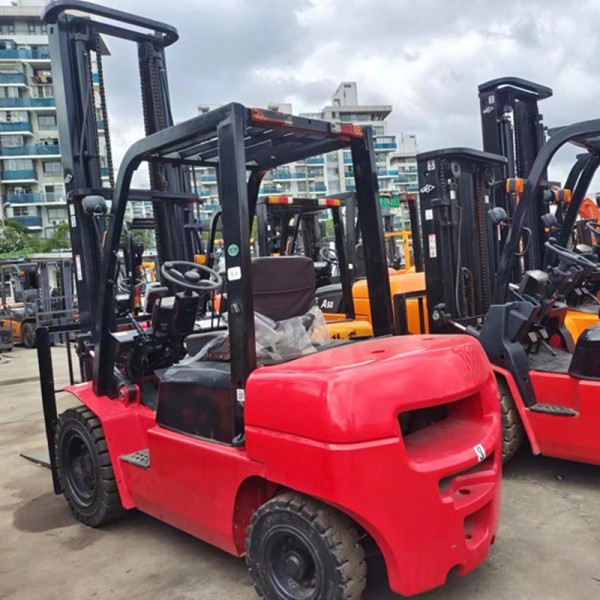 Quality Second Hand 5.5 Tons Four Wheel Diesel Stone Forklift Lifting Height 3000mm for sale