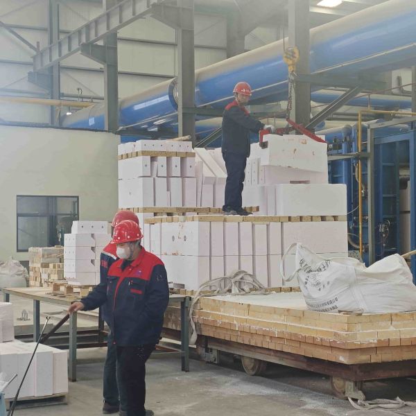 Quality Long Lasting Thermal Shock Resistance Furnace Bricks Size Styles Customized for sale