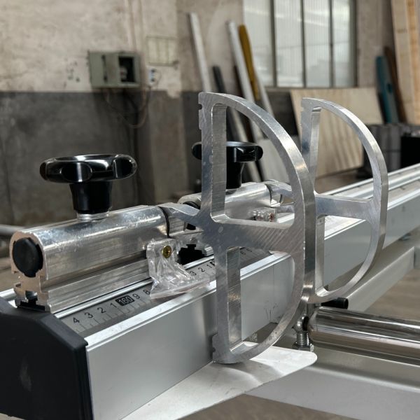 Quality Robust Wood Cutting Sliding Table Saw Machine Easy To Operate For Woodworking for sale