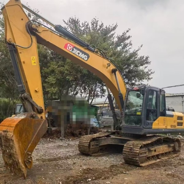 Quality 2021 Used XCMG 215 Excavator digger with Strong Performance and Affordable Price for sale