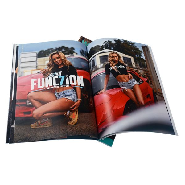 Quality Glossy Varnishing custom Magazine Printing Services 4c 4c inner material for sale
