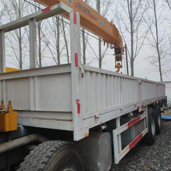 Quality Used Crane Truck Howo 371 375 8x4 Secondhand Sinotruk 12T for sale