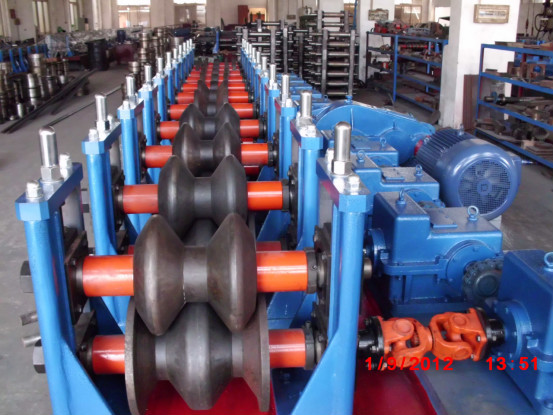 Quality Steel Two Waves 3.0mm Guardrail Roll Forming Machine for sale