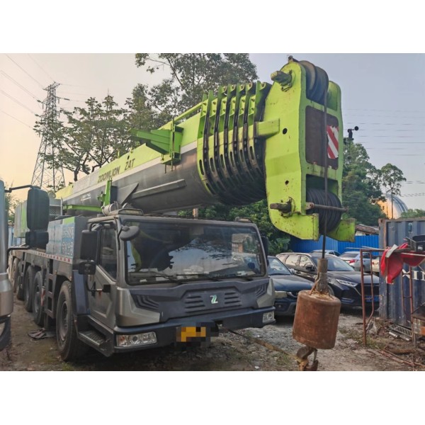 Quality Used 2018 Zoomlion 200T Lifting Crane  Heavy Lifter Truck Crane for sale
