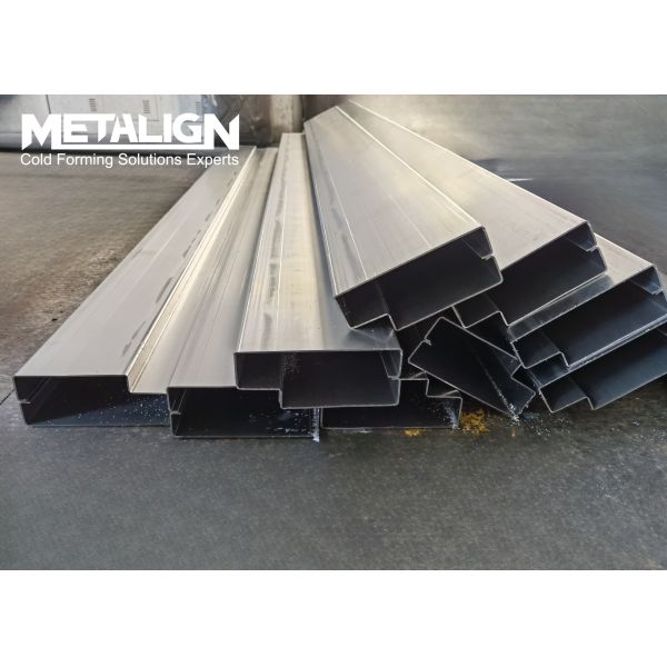 Quality 29 Stations Step Beam Rack Roll Forming Machine With Flying Welding for sale