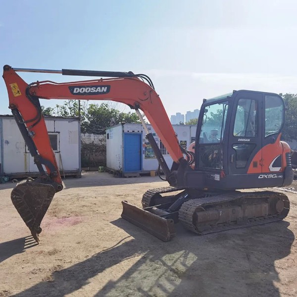 Quality Super Low Price for Sale Used Boutique Mini Excavator Doosan 60, Small 6t Excavator High Quality Excavator, Excellent Condition for sale