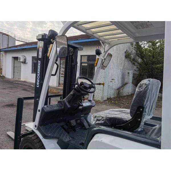 Quality 2012 TCM FD30 Diesel Fork Lift with Routine Fork Length Affordable and Versatile for sale