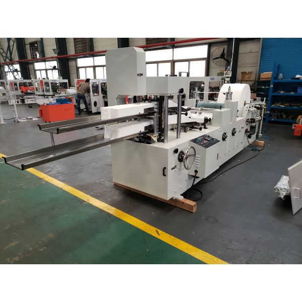 Quality Automatic Two Decks Napkin Tissue Folding Machine With Color Printing for sale