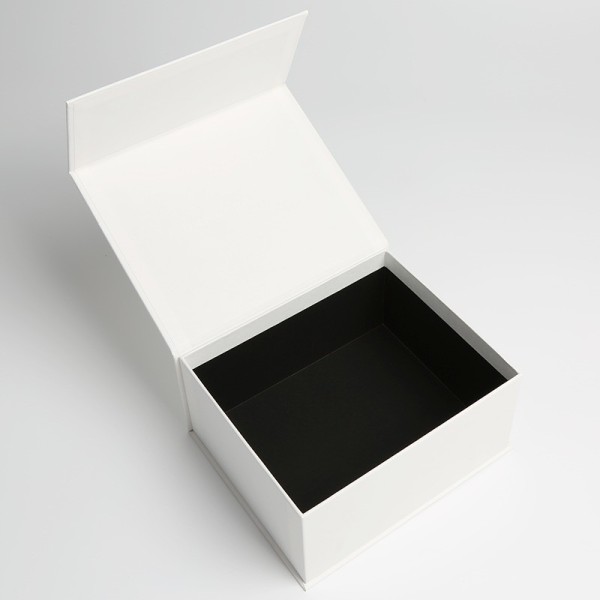 Quality Foldable Magnetic Closure Gift Box Custom Printed Luxury Cardboard Packaging Box for sale
