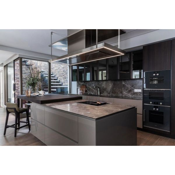 Quality Waterproof Fireproof Modern Style Customized Wooden Kitchen Cabinet with Blum for sale