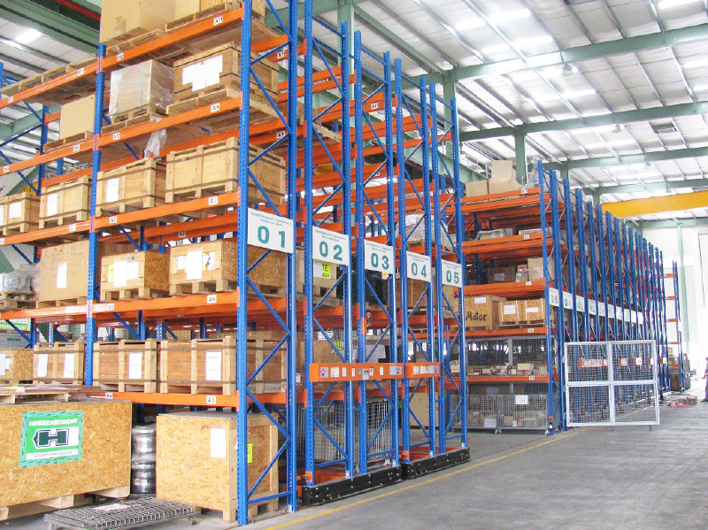 Electric mobile racking system