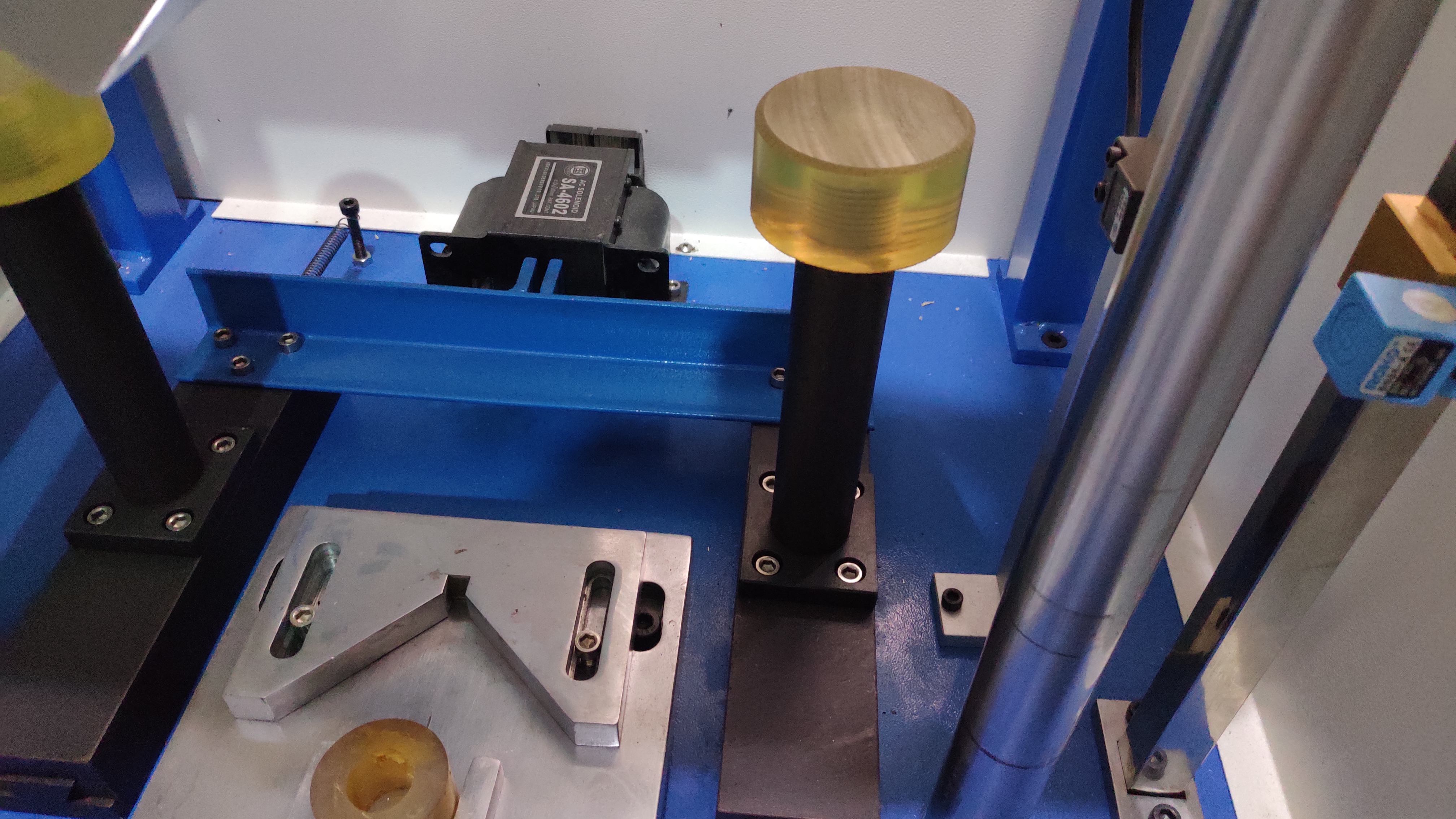 Shock absorption capacity of ankle protection material tester