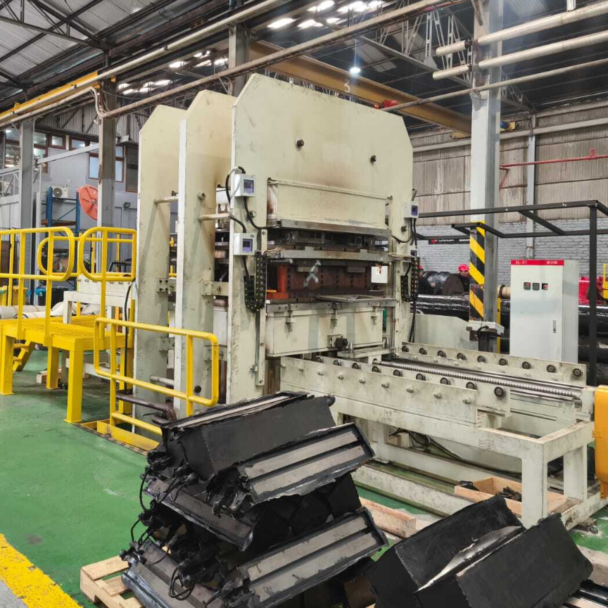 Quality Automatic Rubber Vulcanizing Press Machine For Production Rubber Backed Ceramic for sale