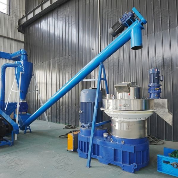 Quality Stainless Steel Alfalfa Pellet Making Machine 55KW Ring Die Vertical Feeding for sale