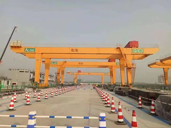 Quality Remote Controlled Operation Double Beam Gantry Crane For Industrial Terminal for sale