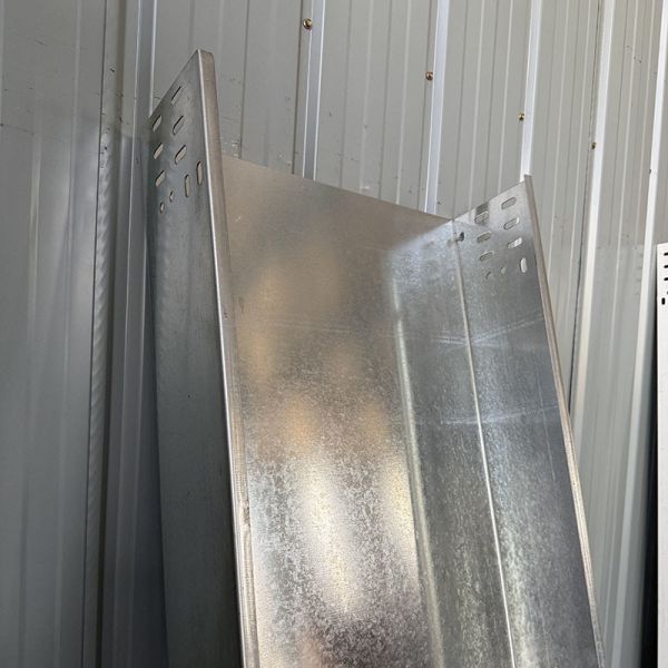 Quality Cable Safe Cable Tray Hot Dip Galvanized Metal Bridge Covered Cable Tray for sale