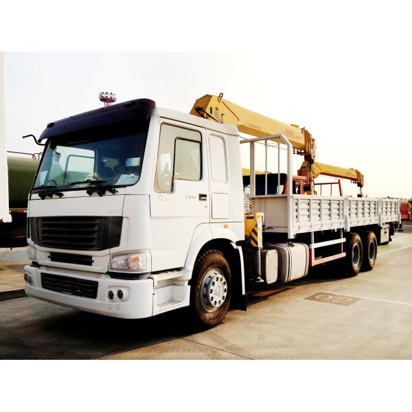 Quality Versatile Cargo Truck Mounted Crane Efficient Lifting And Transport Stability for sale