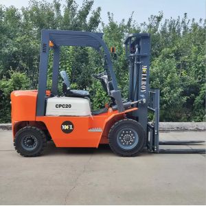Quality Warehouse Forklift 4 Wheel Drive , FD20 Small Diesel Forklift 19km / Hour for sale