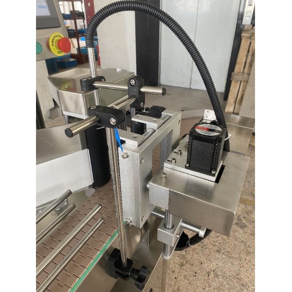 Quality Round Bottle Glass Bottle Sticker Label Automatic Labeling Machine for Food for sale