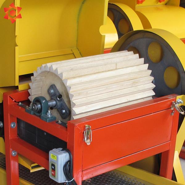 Quality Type TK-500 Peanut Processing Machine Manual Groundnut Sheller Steel Material for sale