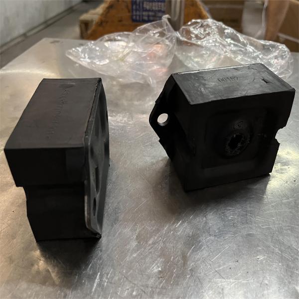 Quality Engine Front Rubber Support WG9770591001 HOWO Truck Parts for sale