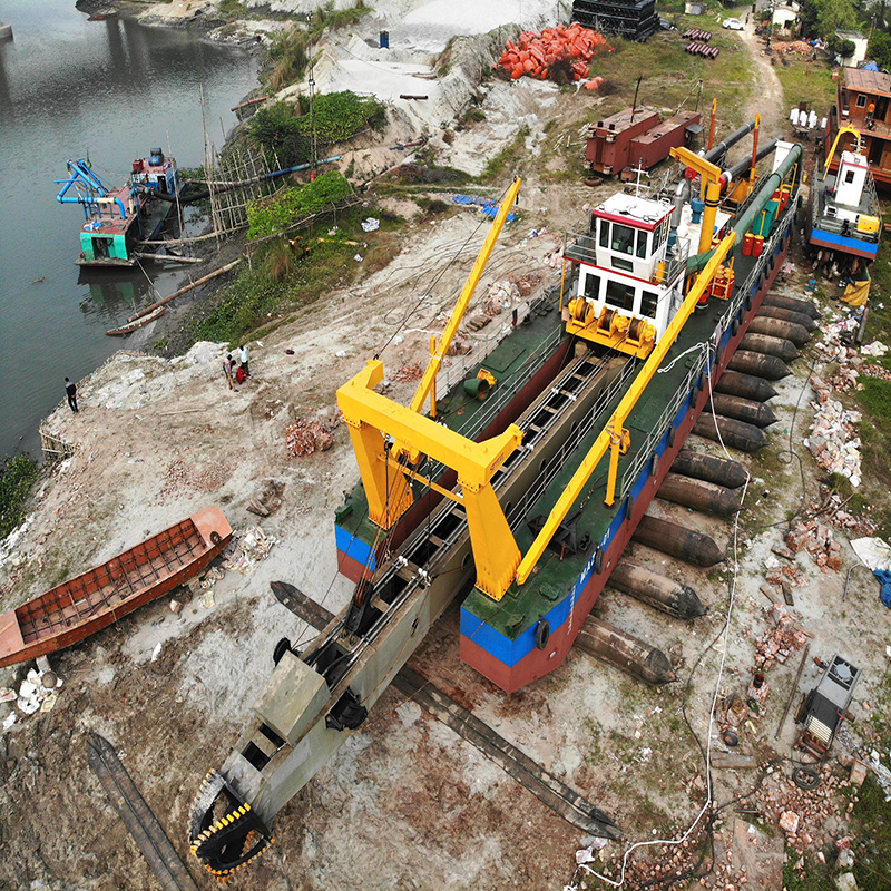 Diesel Engine Hydraulic Control Water Flow 5500m 24 Inch Cutter Suction Dredger with Underwater Pump Dredging Machine