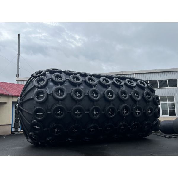 Quality Ship Boat Berthing Dock Floating Inflatable Fender Utilizing Chain and PP Rope Installation Method to Deliver Docking Impact Protection for sale