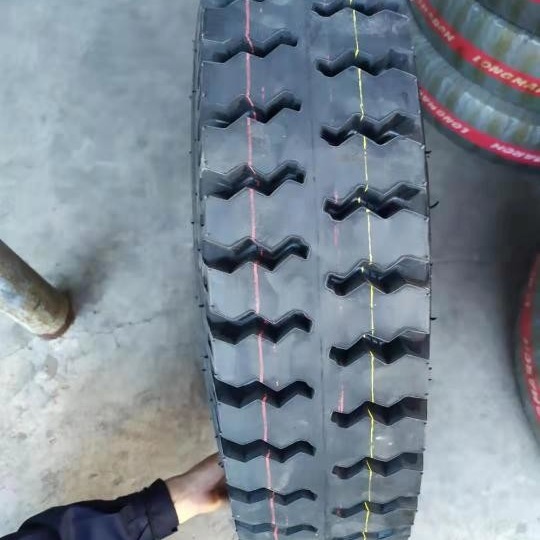 Quality Bias Ply Heavy Duty Truck Tire 1000-20 for sale
