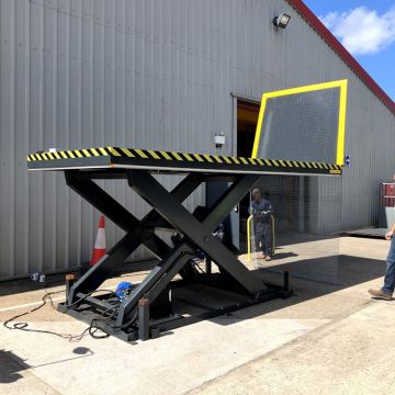 Quality Hydraulic Scissor Loading Dock Lifts 2000*4000MM Platform Which Installed In for sale